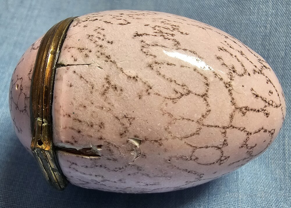 Antiques Atlas - BILSTON ENAMEL EGG C1790 as1255a029 / AT029