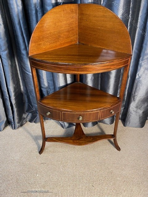 Corner DisplayTable - Antiques Atlas