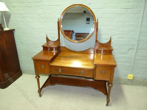 Mahogany Dressing Table - Antiques Atlas