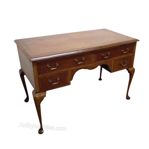 Georgian Style Walnut Dressing Table/Desk - Antiques Atlas