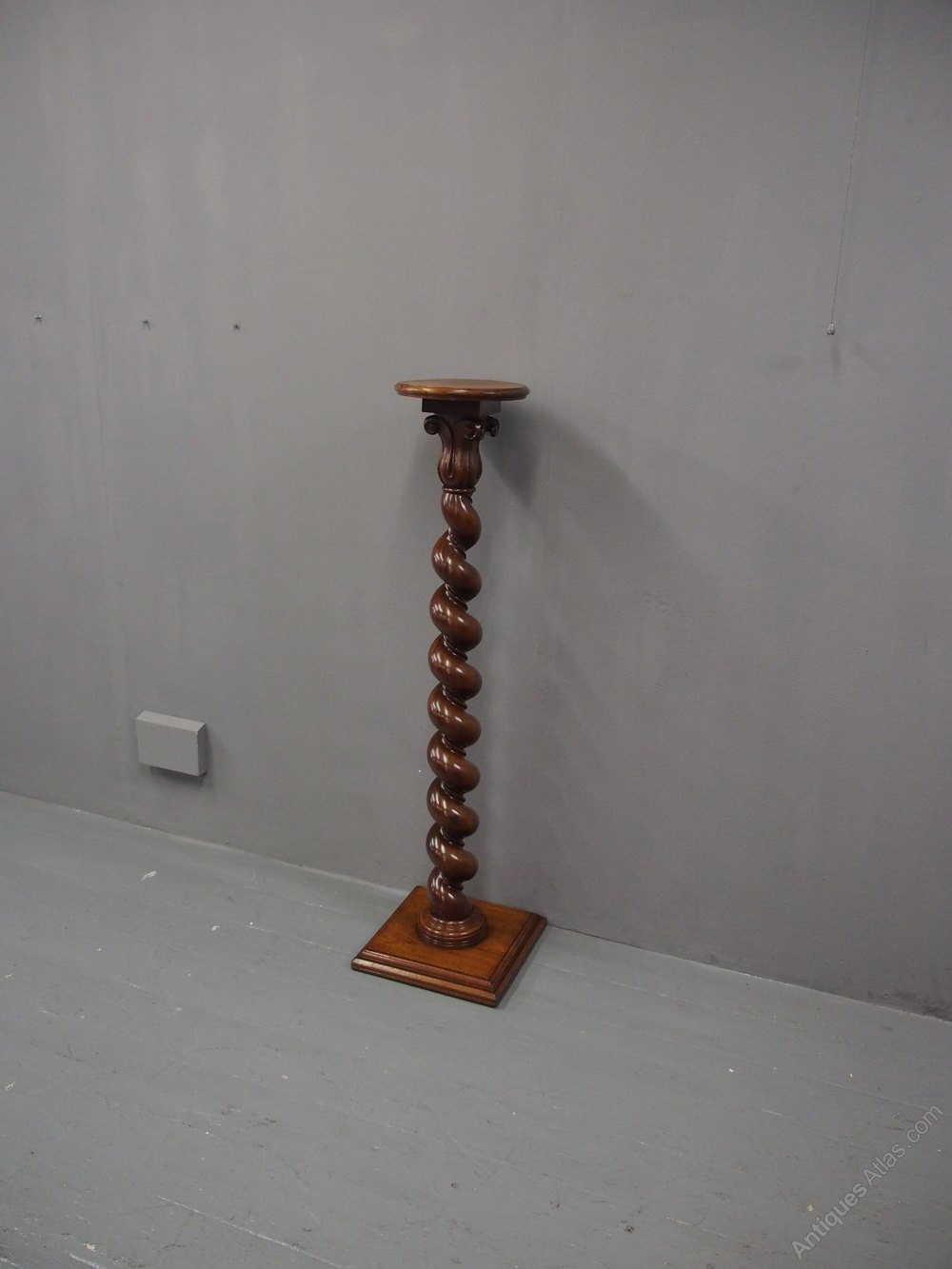 Large Mahogany Torchere as178a4055 / 29139 - Antiques Atlas