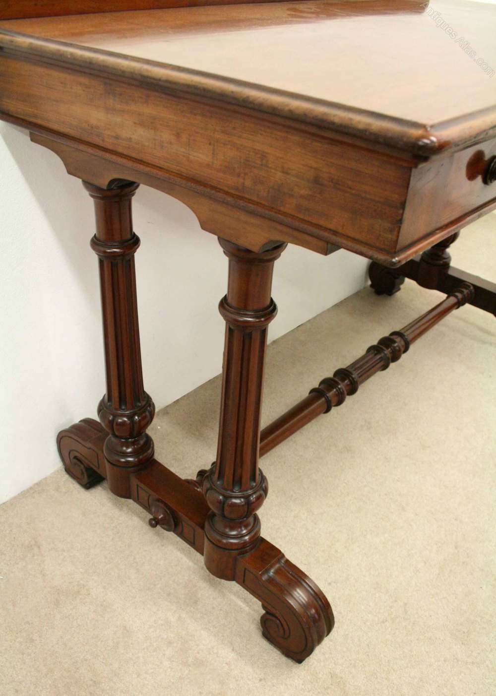 Victorian Mahogany Side Table / Library Table - Antiques Atlas