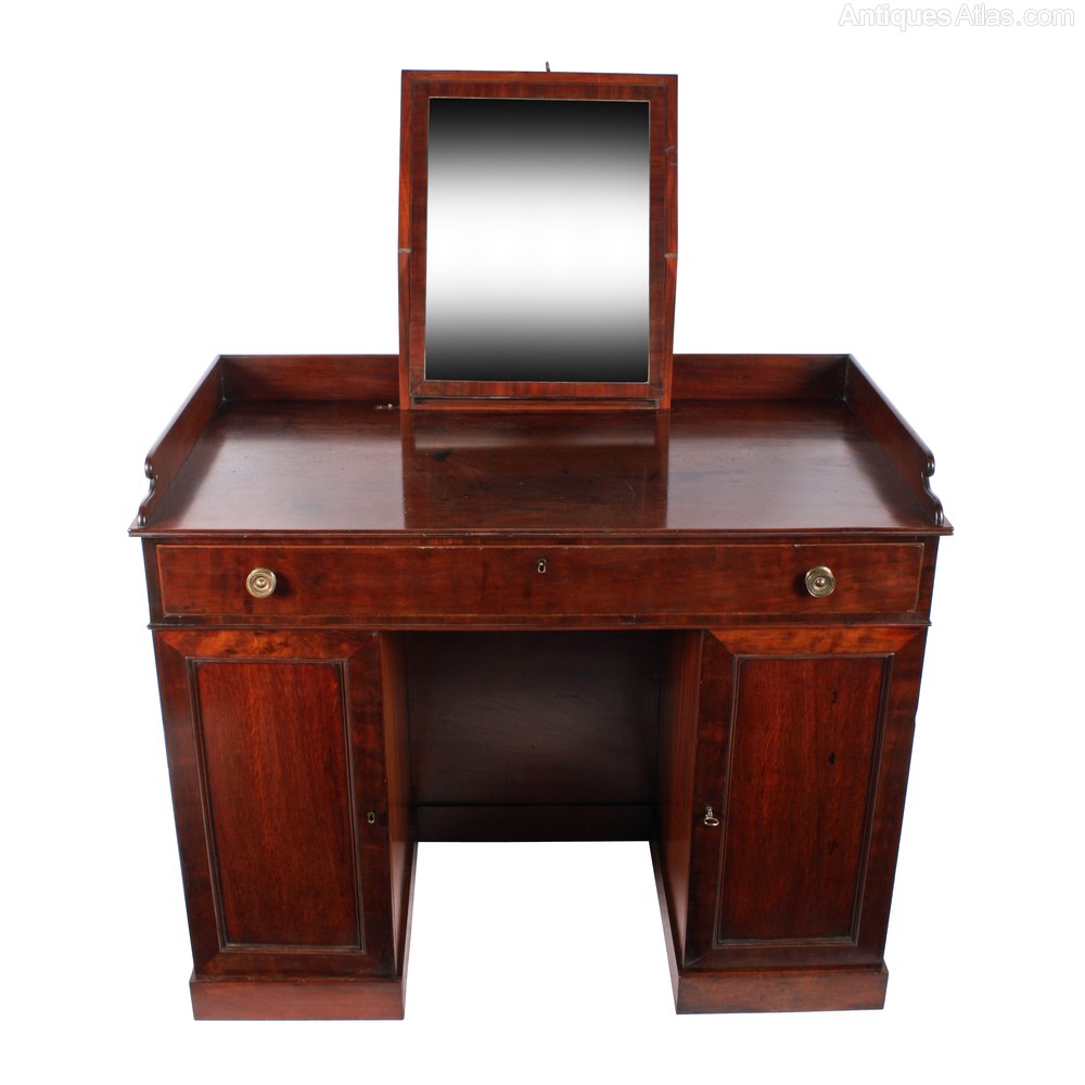 Georgian Mahogany Dressing Table - Antiques Atlas