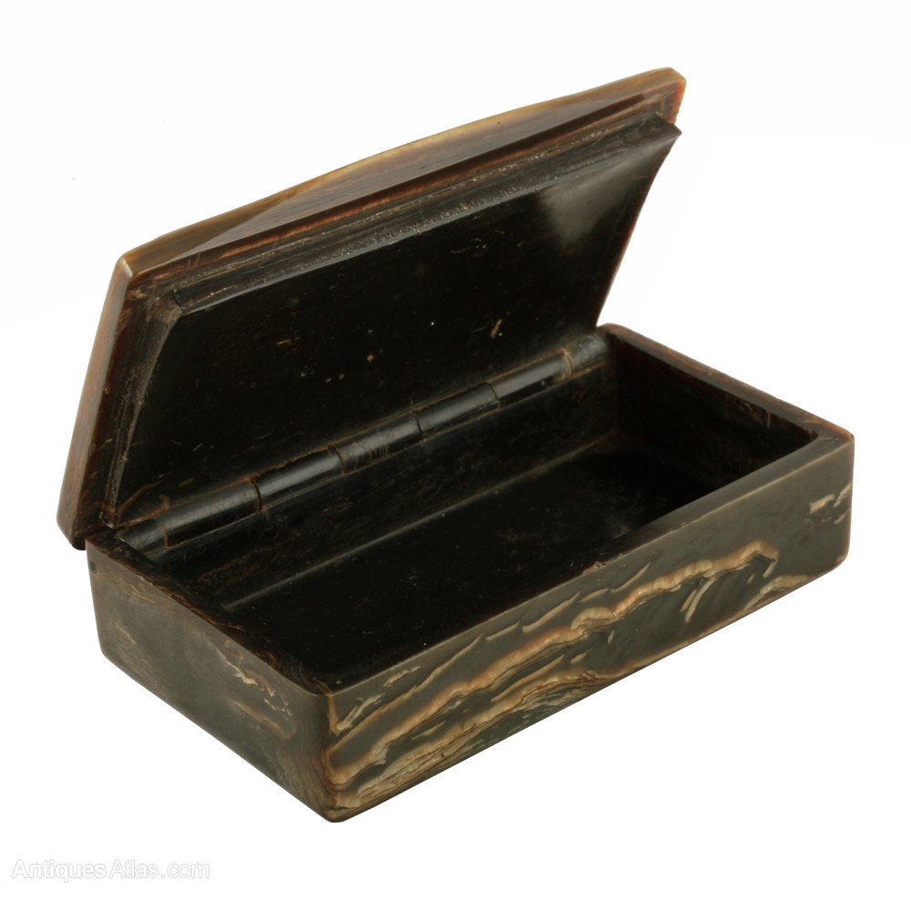 Antiques Atlas - "Le Bon Ménage" Horn Snuff Box