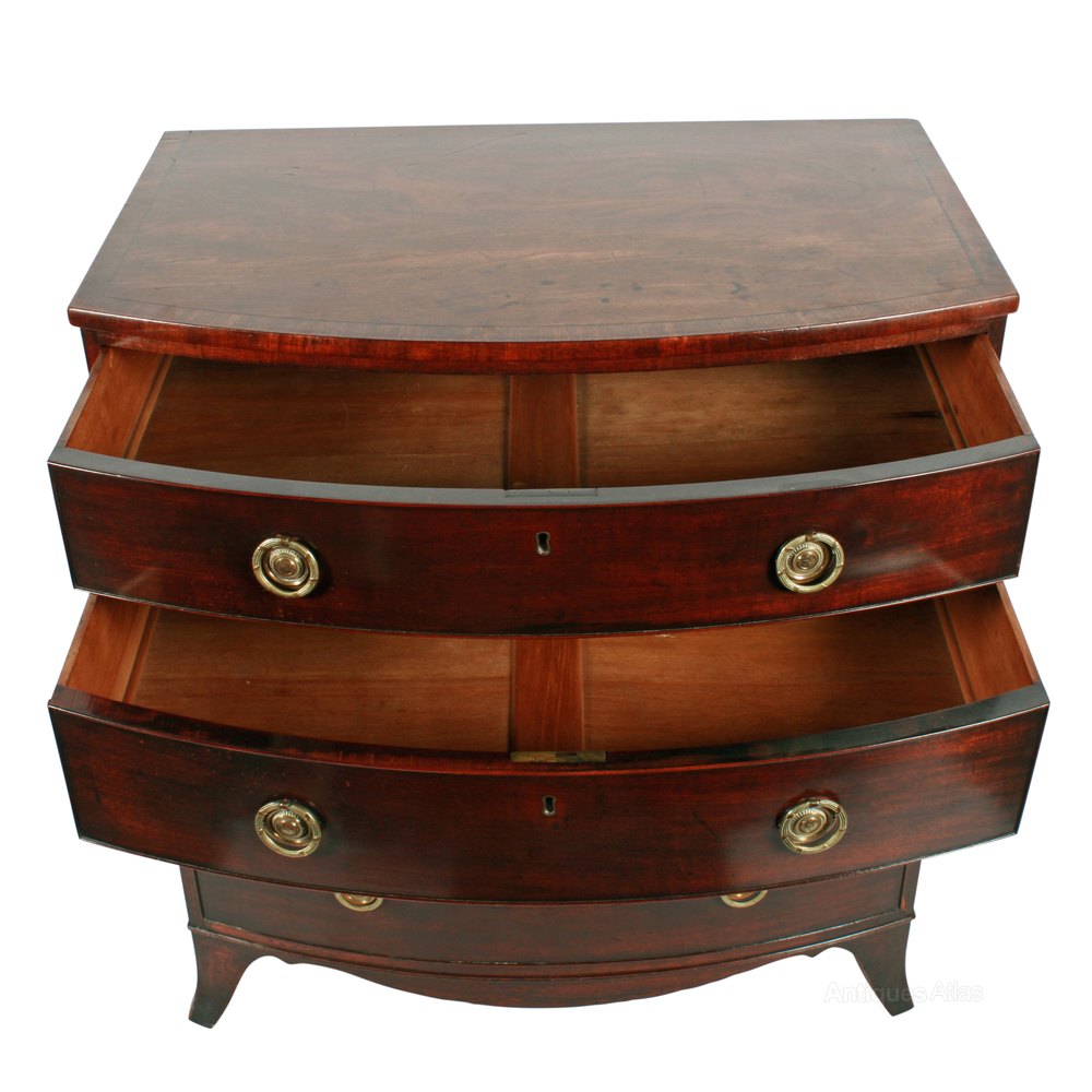 Small Georgian Bow Front Chest - Antiques Atlas