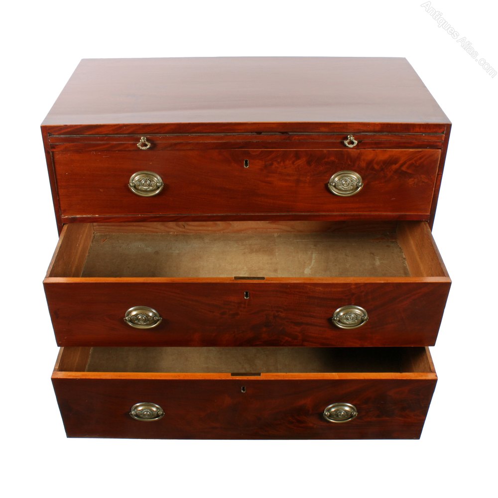 Small Georgian Sheraton Style Chest SOLD - Antiques Atlas