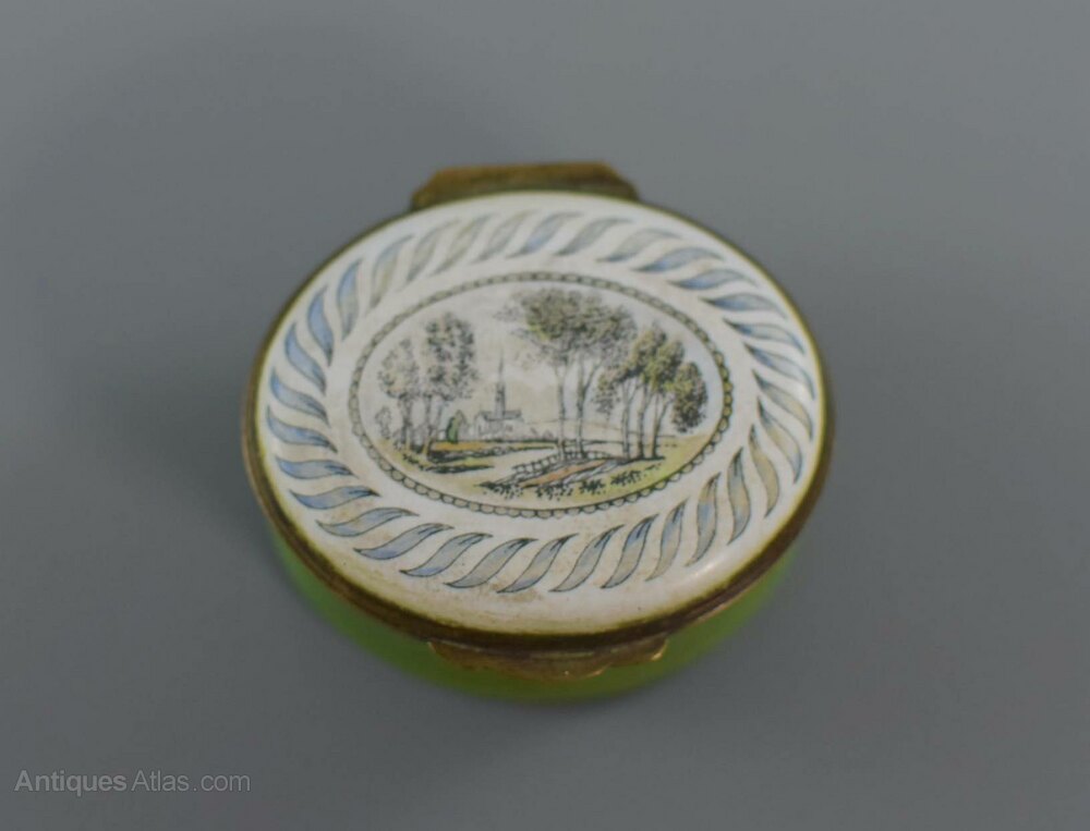 Antiques Atlas - Antique Bilston Enamel Patch Snuff Box Church ...