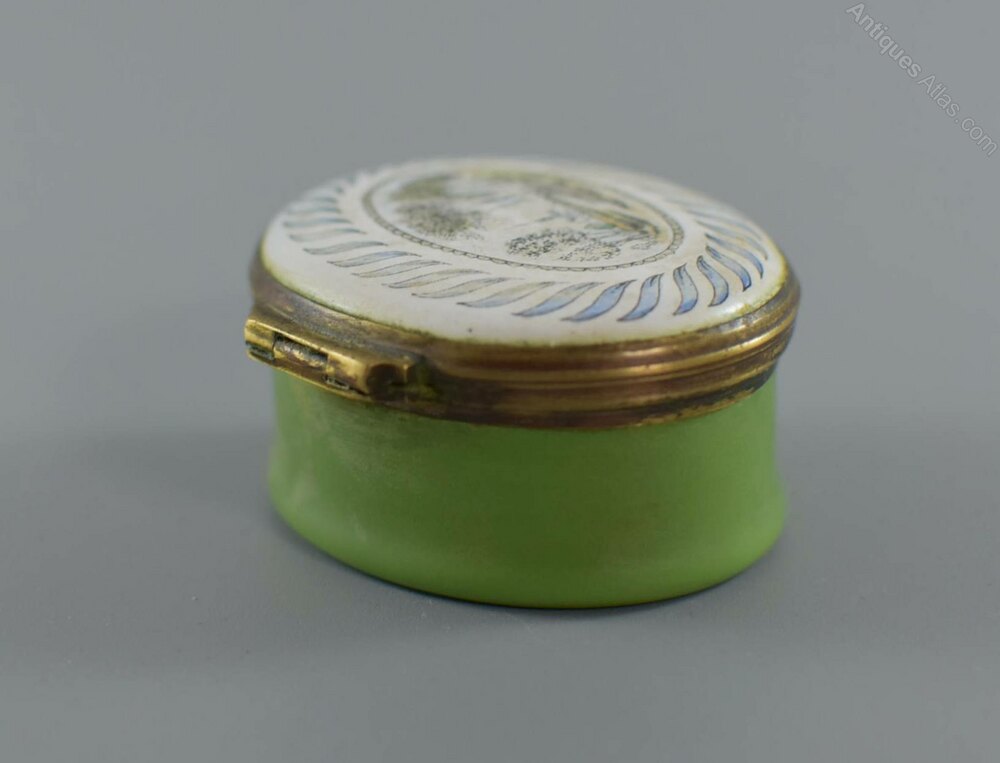 Antiques Atlas - Antique Bilston Enamel Patch Snuff Box Church ...