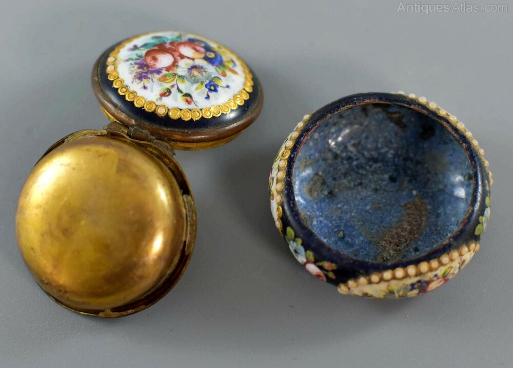 Antiques Atlas - Bilston Enamel Patch Or Snuff Box Removable Pot ...