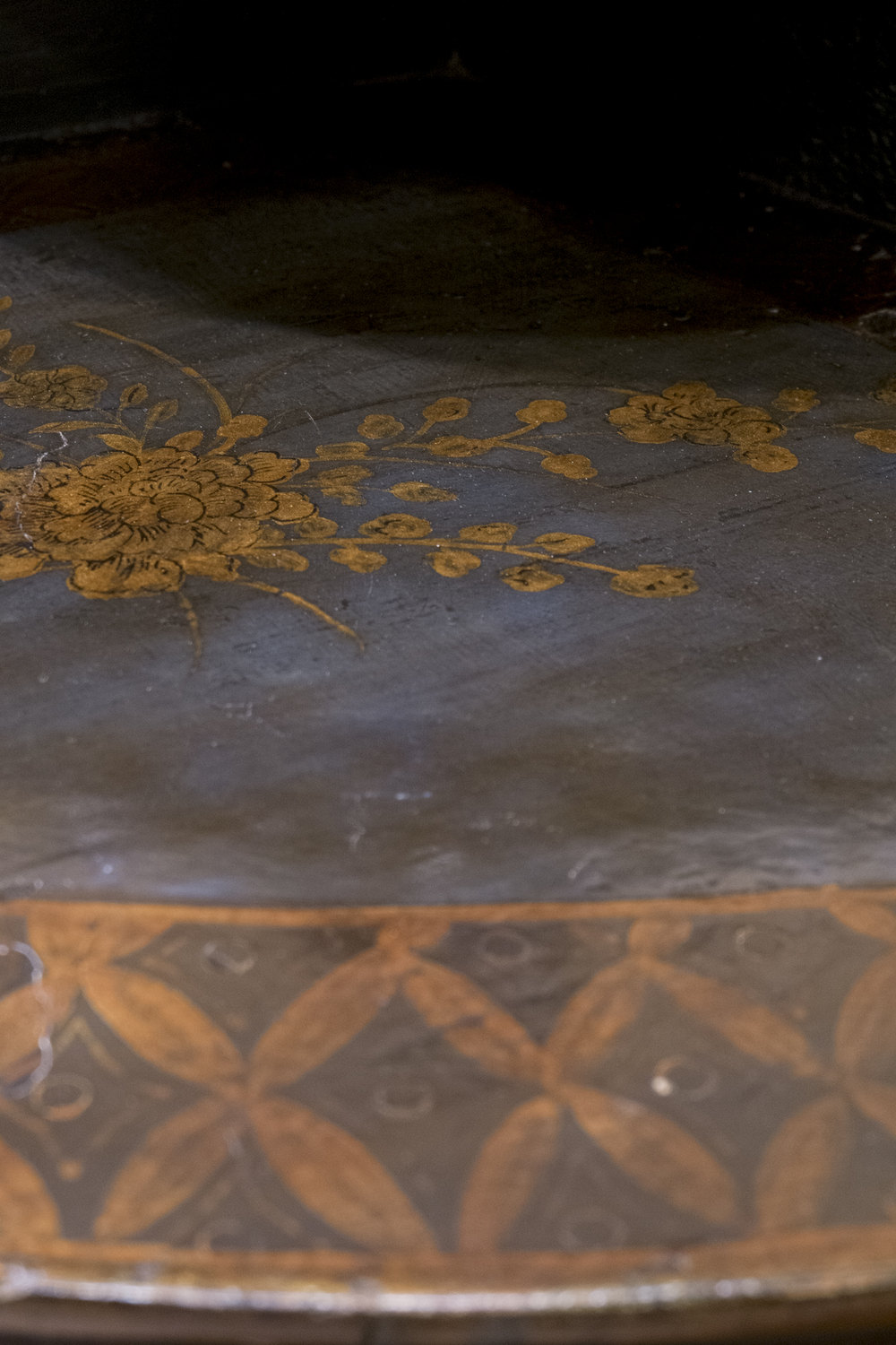 Early Georgian Japanned Corner Cabinet - Antiques Atlas