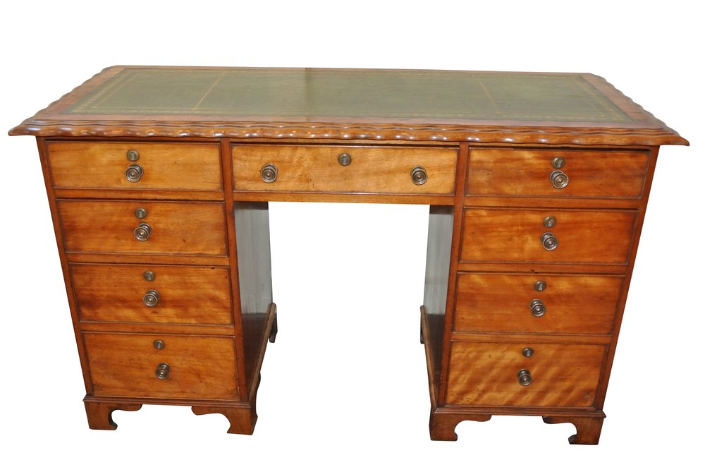 Small Antique Mahogany Desk - Antiques Atlas