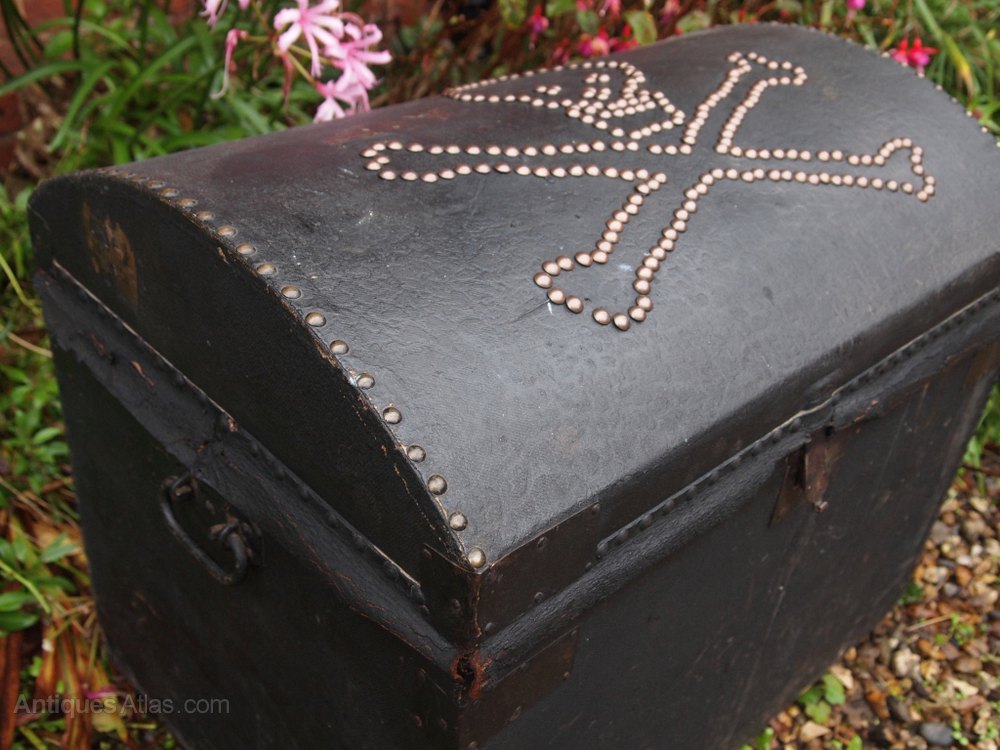 Antique "pirate" Chest Trunk - Antiques Atlas