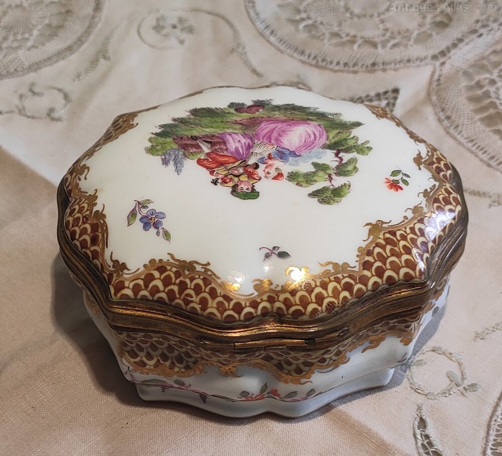 Antiques Atlas - Porcelain Box as238a062 / 032
