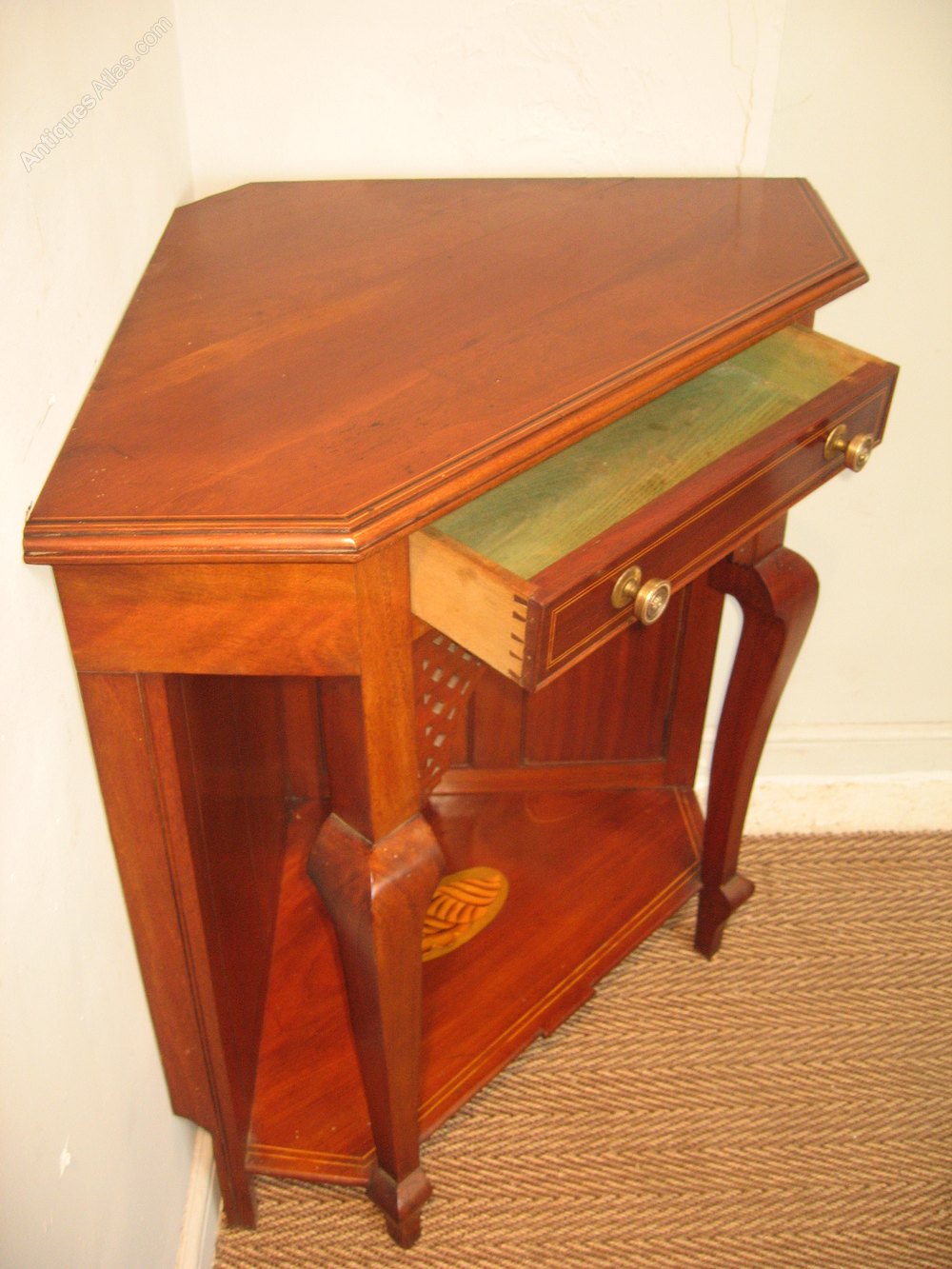 Edwardian Mahogany Corner Stand - Antiques Atlas