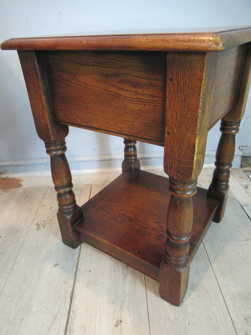 Antiques Atlas - Oak Side Table In The Antique Style as350a2569