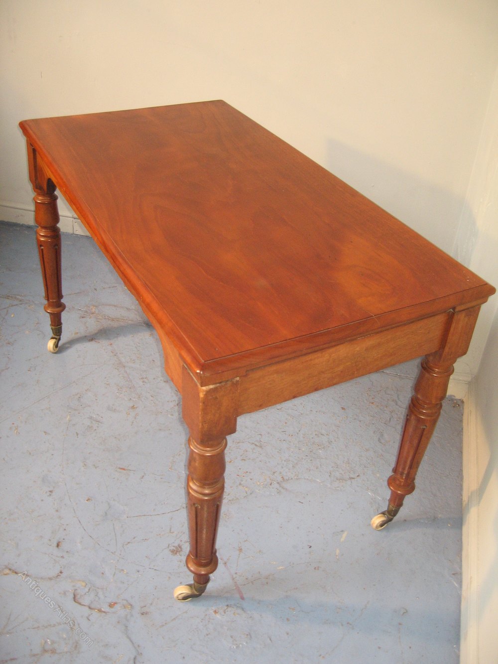 Victorian Mahogany Table - Antiques Atlas