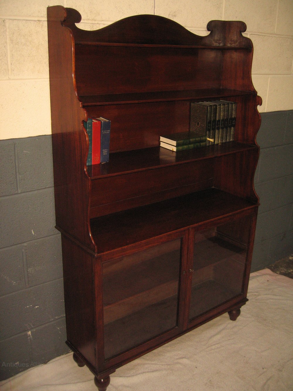 Victorian Mahogany Waterfall Bookcase - Antiques Atlas