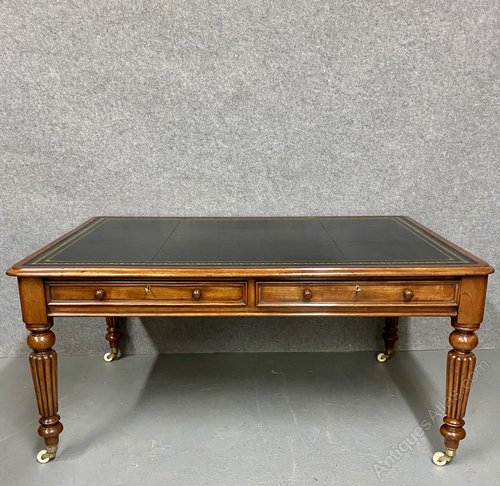 Large Antique Mahogany Desk - Antiques Atlas