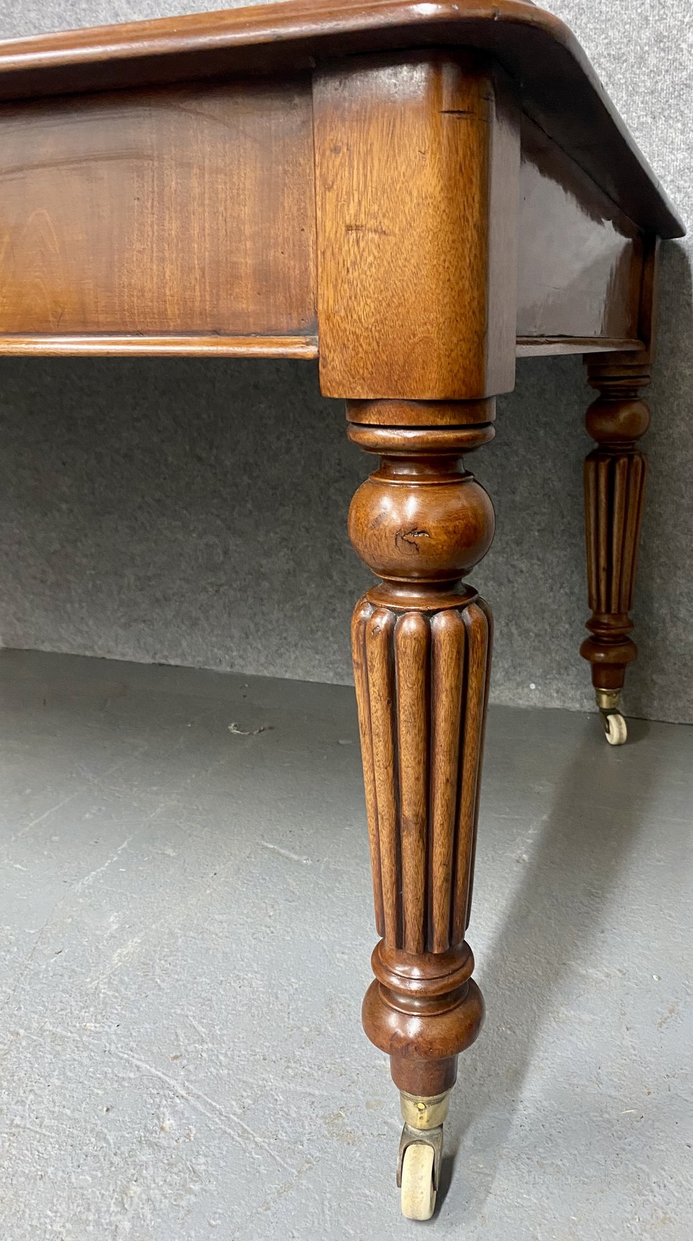 Large Antique Mahogany Desk - Antiques Atlas