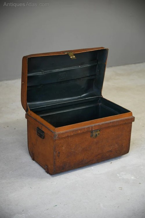 VINTAGE METAL TRUNK - Antiques Atlas