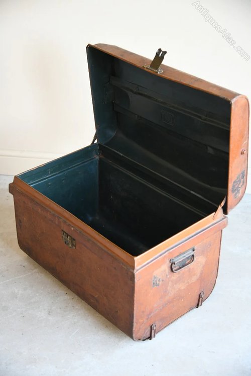 VINTAGE METAL TRUNK - Antiques Atlas