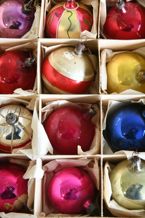 Antiques Atlas - Vintage Glass Christmas Tree Baubles. as818a4605 / 2032159