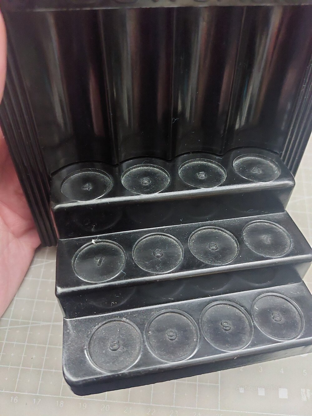 Antiques Atlas - Art Deco Vintage Bakelite DORCAS Thimble Display ac001a536