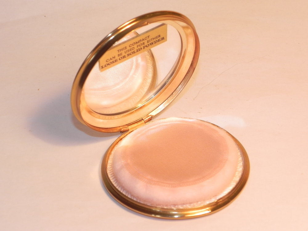 Antiques Atlas - 1950's Vintage Blue Mascot Swans Powder Compact ...