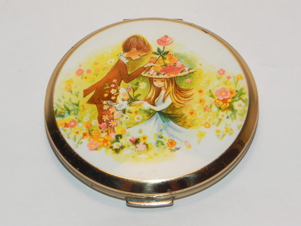 Antiques Atlas - 1960 Vintage Stratton Flower Power Powder Compact