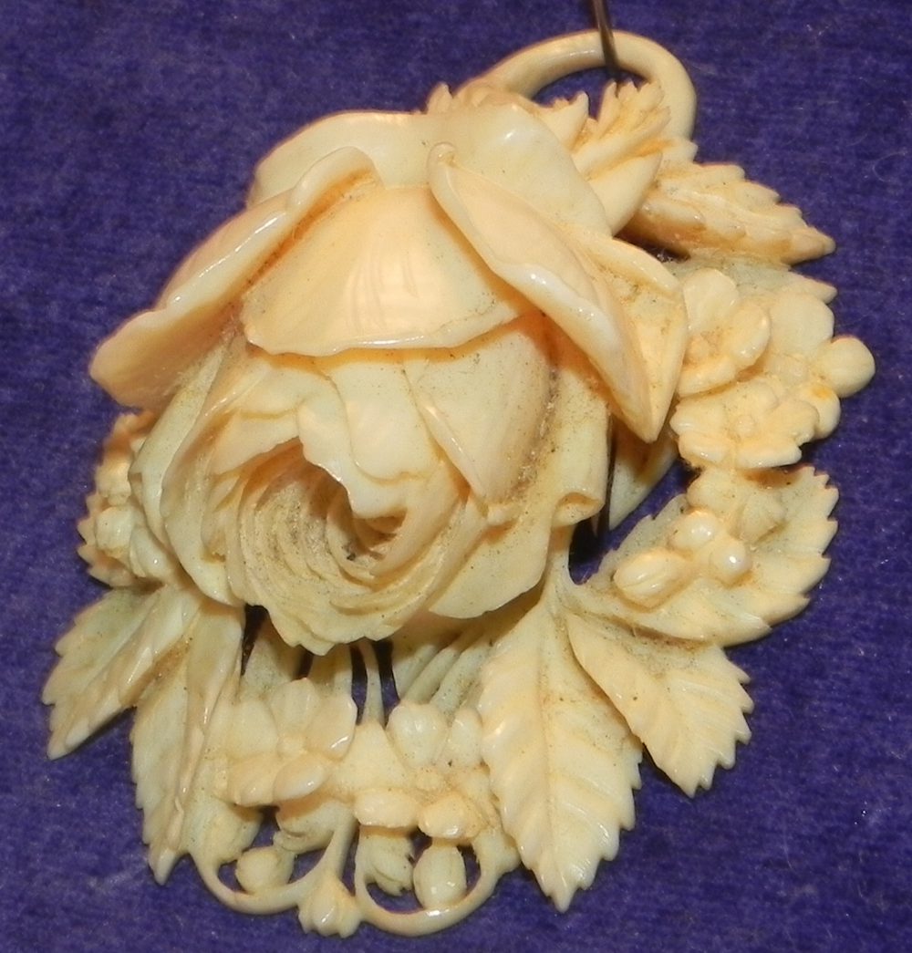 Antiques Atlas - Antique Victorian Ivory Carved Picture Pendant