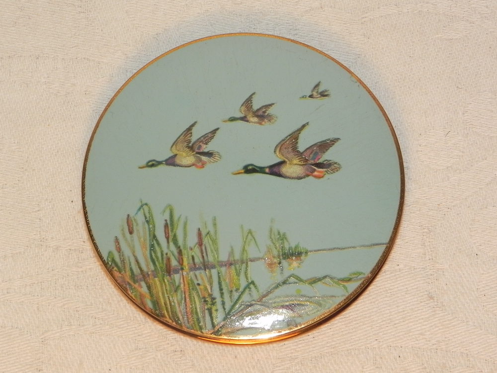 Antiques Atlas - Vintage 1940 Enamel Stratton Powder Compact & Puff