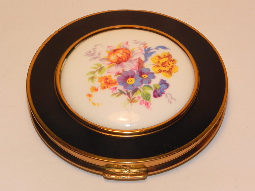 Antiques Atlas - Vintage ASB Mascot Enamel Powder Compact as144a630 ...