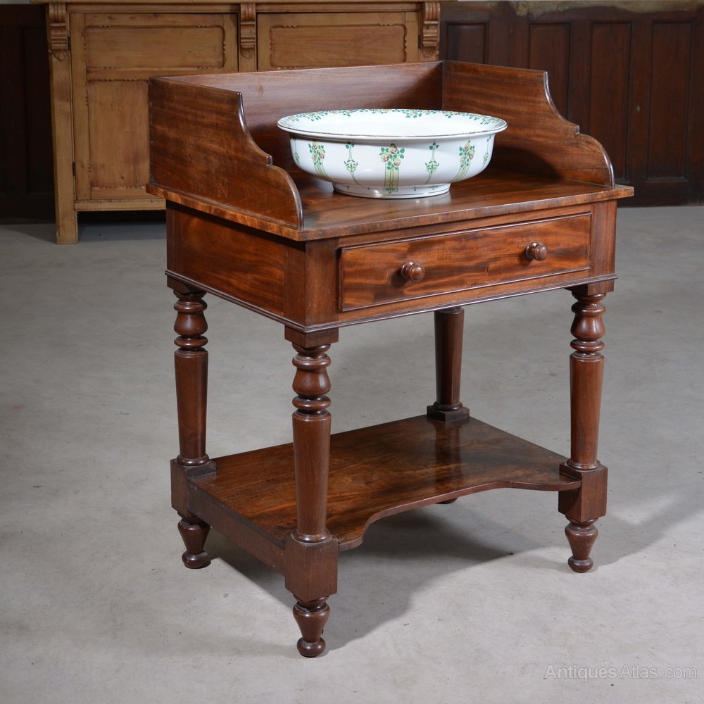 Small Mahogany Washstand Table - Antiques Atlas