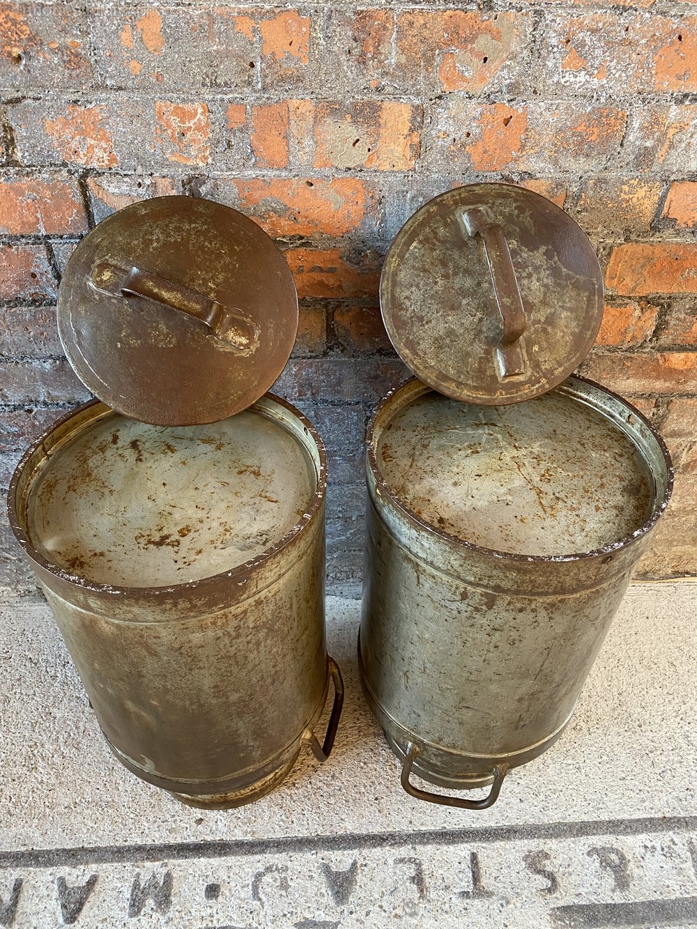 Antiques Atlas - French Vintage Pair Of Large Milk Churns as801a033