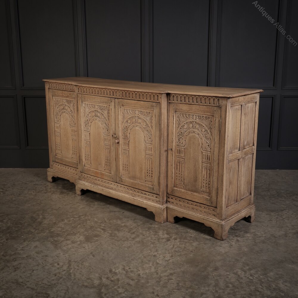 Carved Bleached Oak Breakfront Sideboard as287a5926 / NNE250519F ...