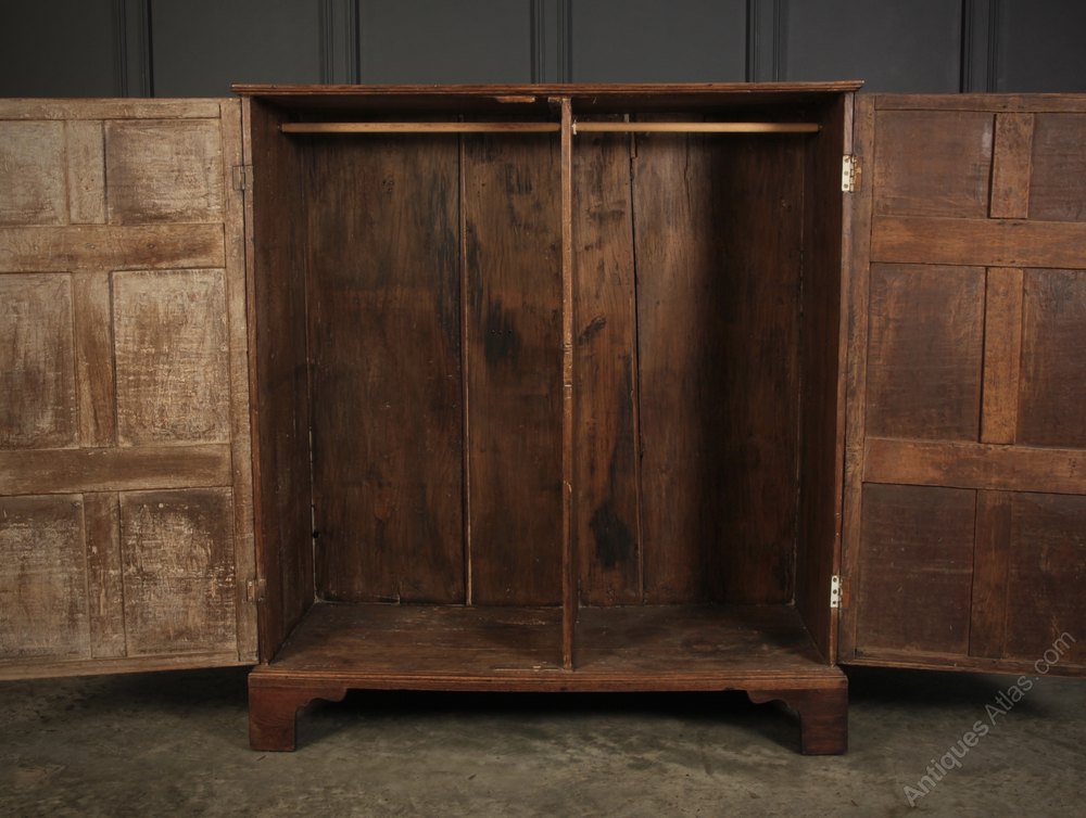 Carved Oak Wardrobe - Antiques Atlas