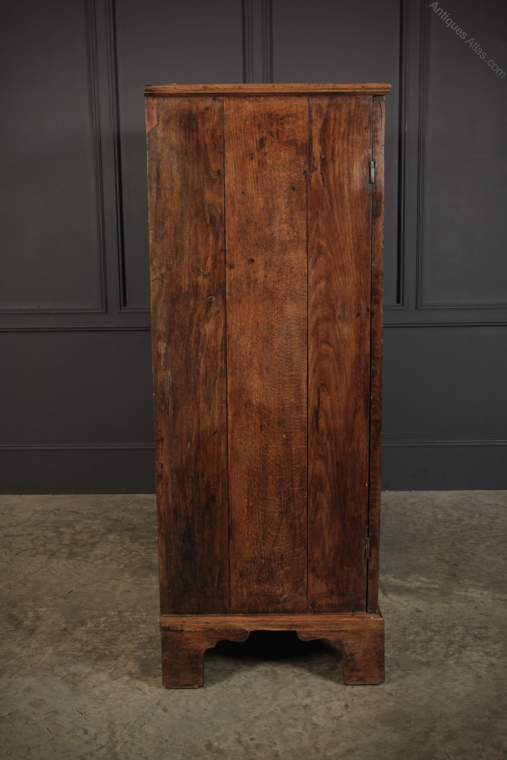 Carved Oak Wardrobe - Antiques Atlas