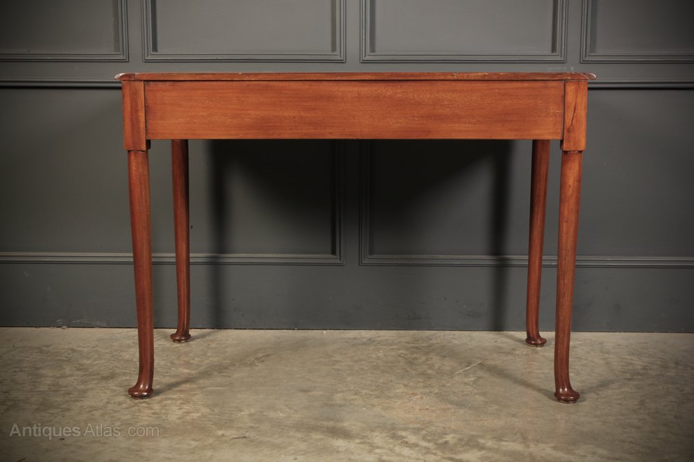 Georgian Mahogany Side Table - Antiques Atlas