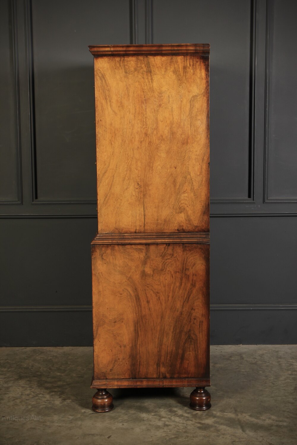 Queen Anne Style Walnut Shaped Chest On Chest as287a5574 / NEXX230621C ...