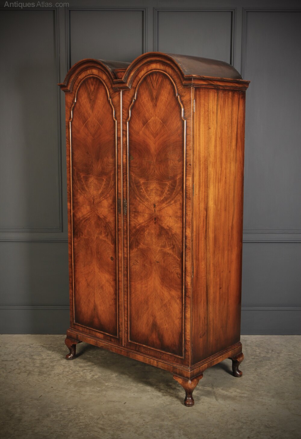 Queen Anne Style Walnut Wardrobe - Antiques Atlas