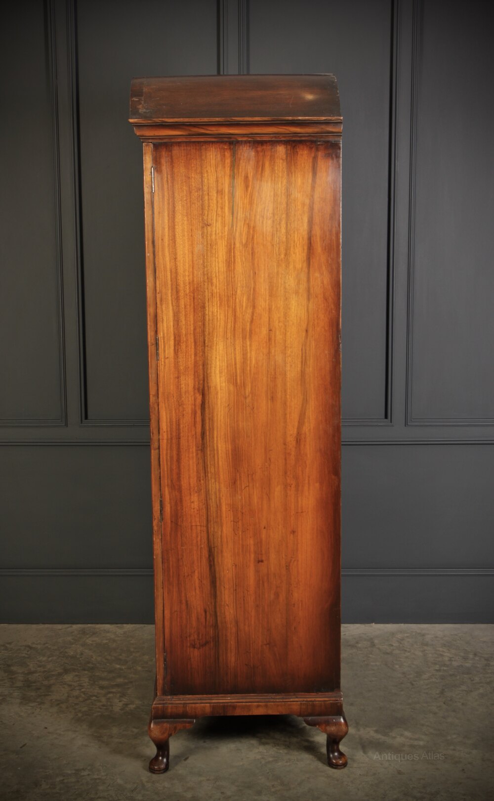 Queen Anne Style Walnut Wardrobe - Antiques Atlas