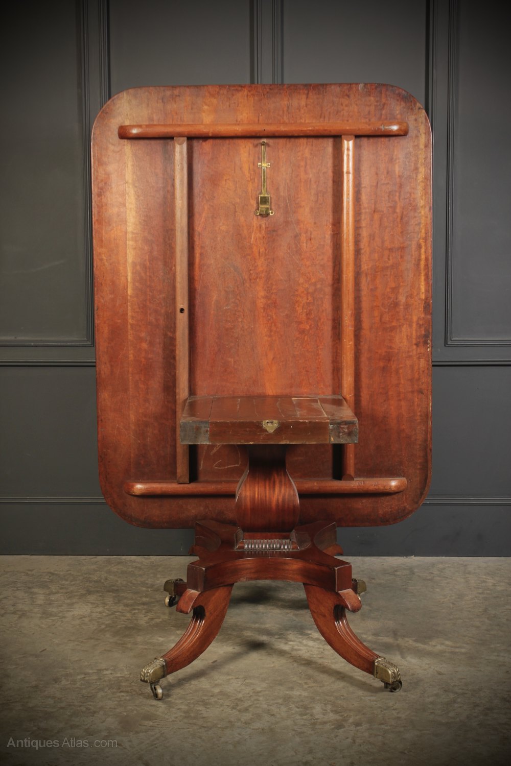 Regency Mahogany Tilt Top Table - Antiques Atlas