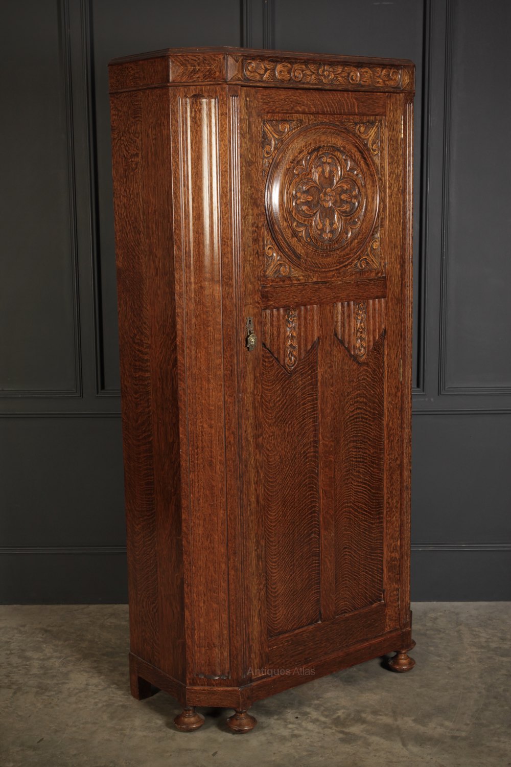 Slim Quality Oak Hall Wardrobe - Antiques Atlas