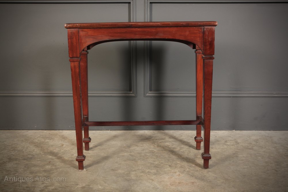 Small Mahogany Reading Table - Antiques Atlas
