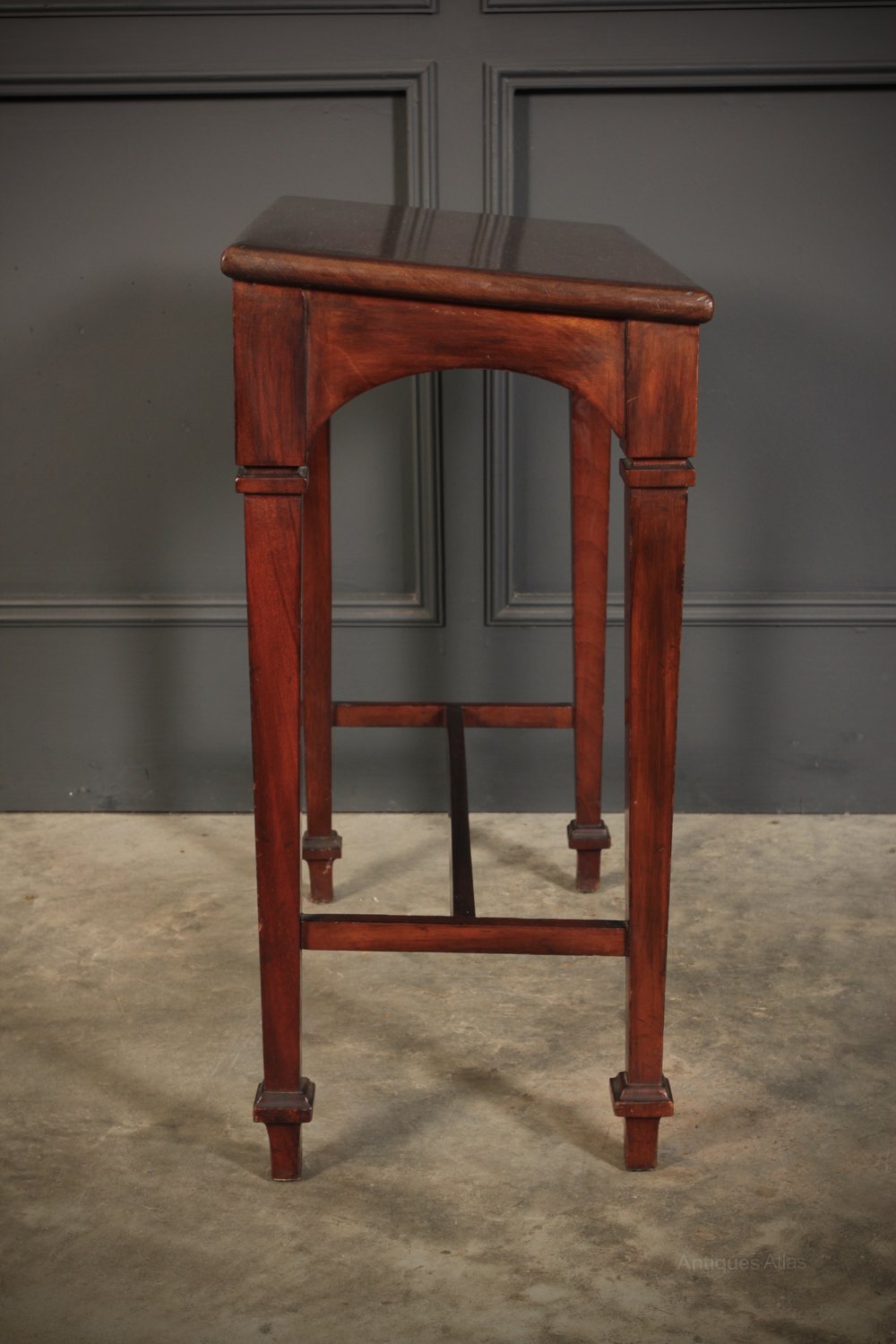 Small Mahogany Reading Table - Antiques Atlas