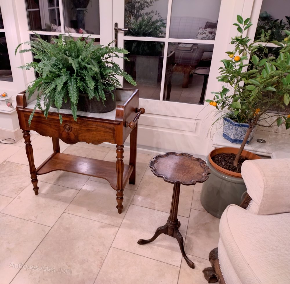 Very Pretty Walnut Washstand / Table - Antiques Atlas