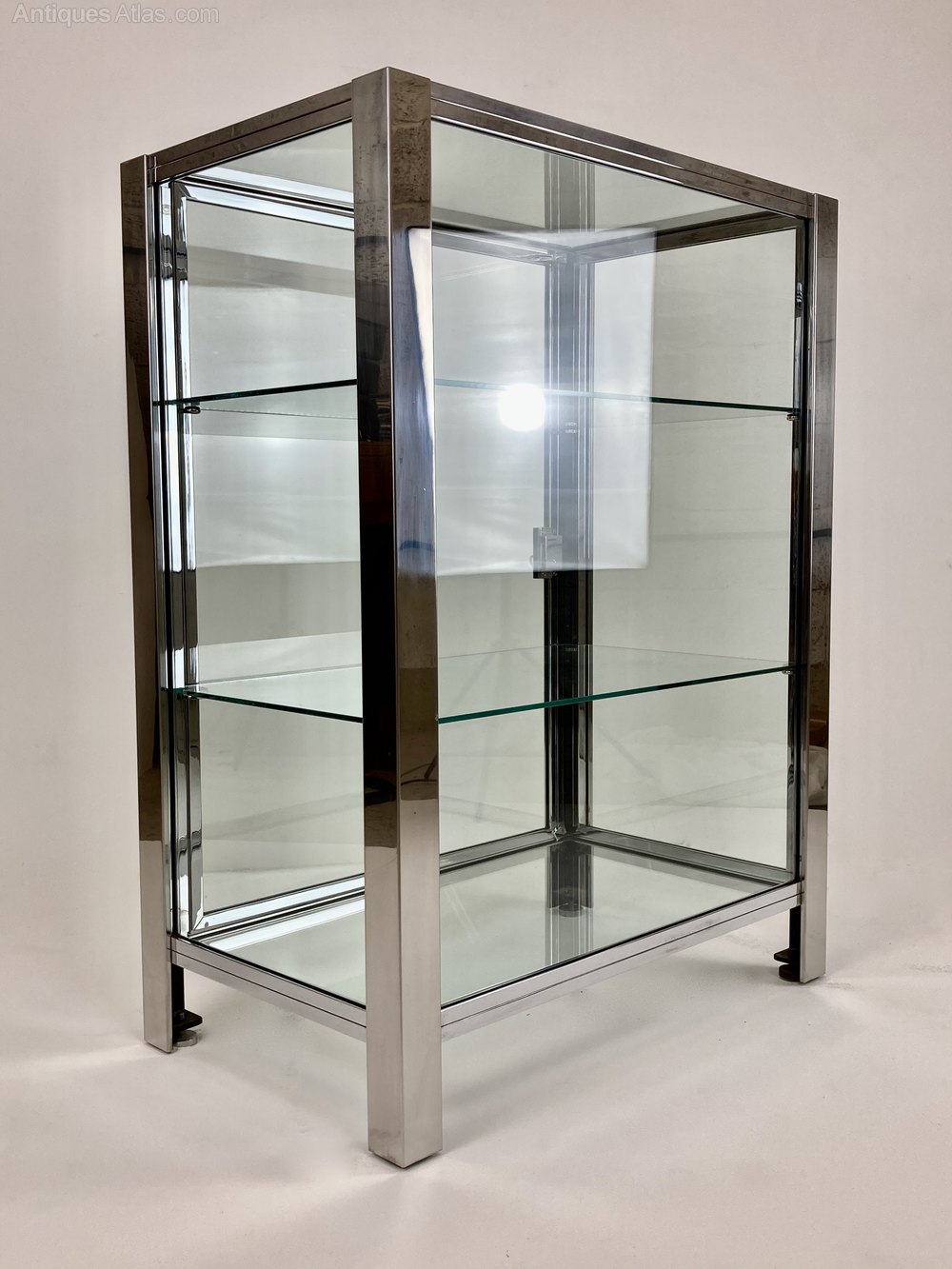 Mid-Century Chrome Display Case Merrow Associates - Antiques Atlas