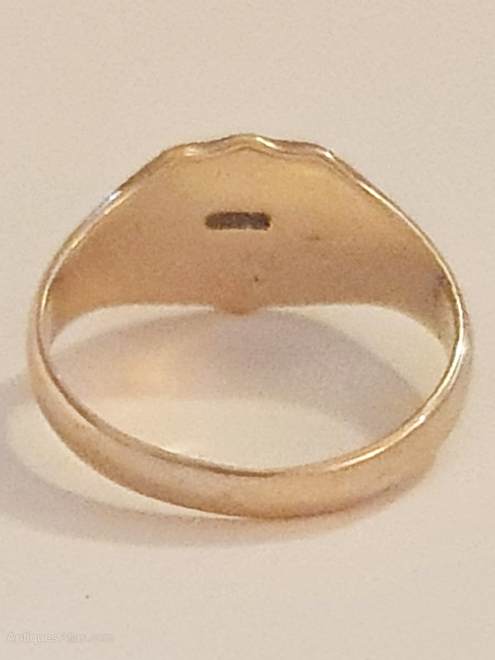 Antiques Atlas - Crest Shield Signet Ring, Chester 1927 9ct Gold