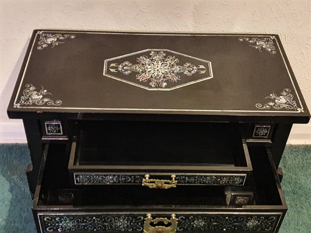 Oriental Lacquered Abalone Shell Inlay Table 1930s - Antiques Atlas