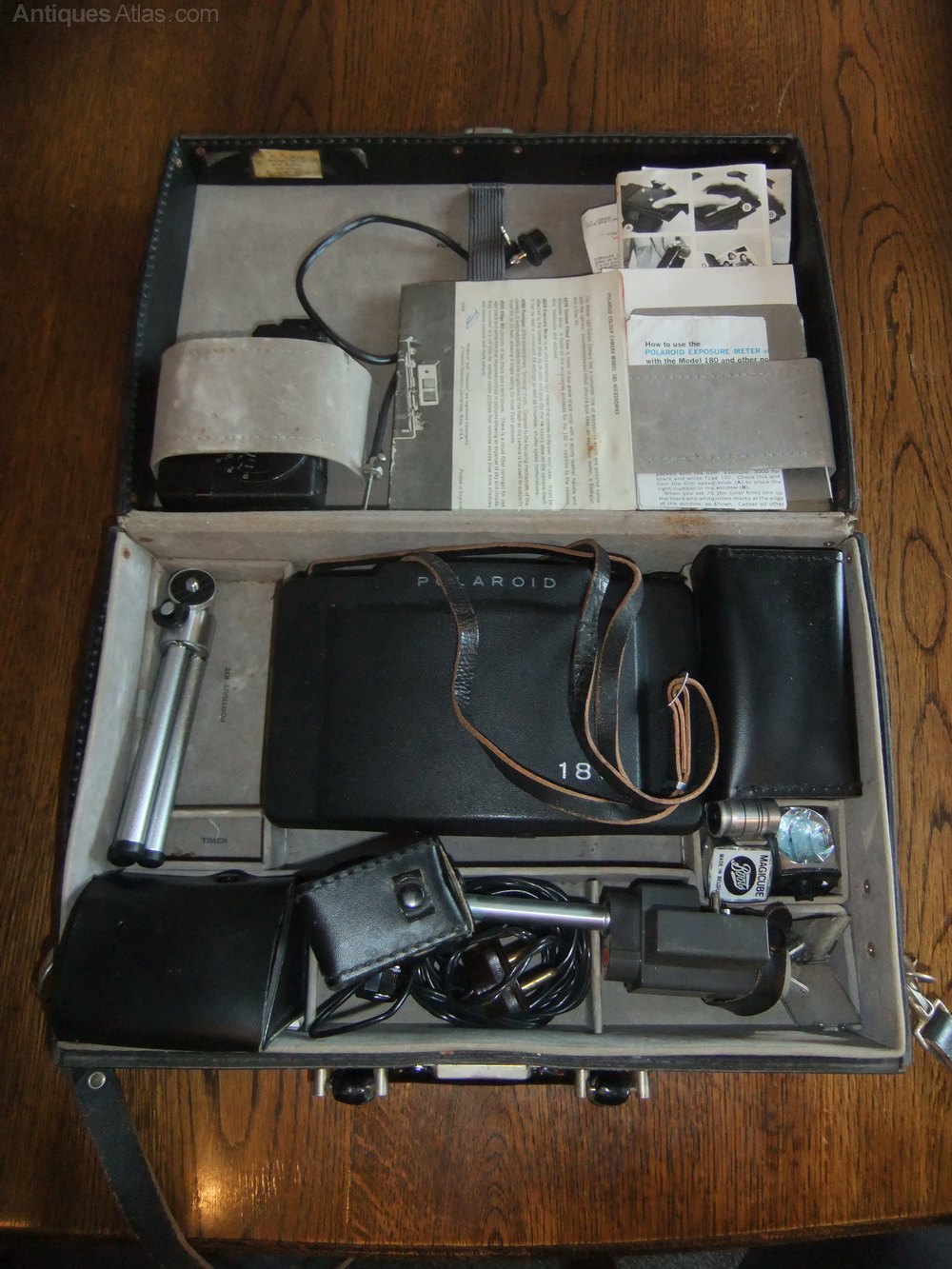Antiques Atlas - Original Polaroid 180 Colour Camera